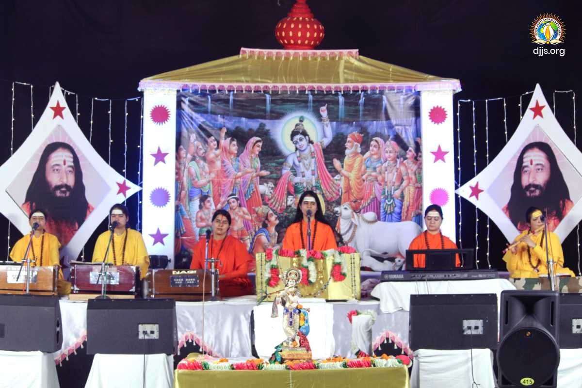 Shri Krishna Katha accentuated the Spiritual Opulence of Devotees at ...