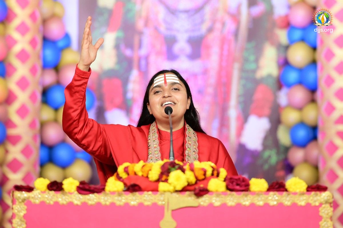 Shri Ram Katha at Mumbai, Maharashtra explained the necessity of ...